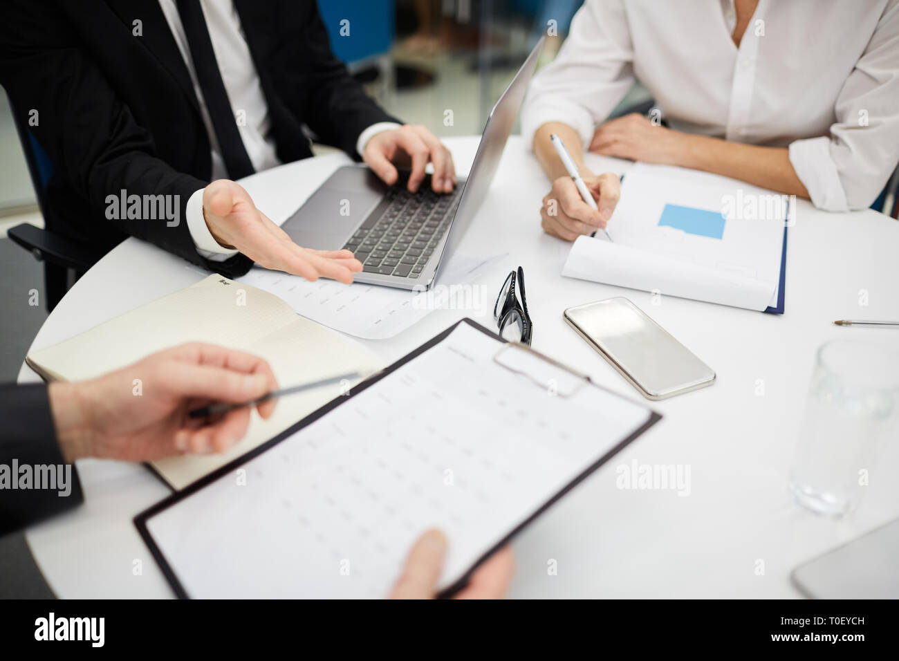 Business Meeting Close up Stock Photo - Alamy Business Meeting Close up Stock Photo - Alamy