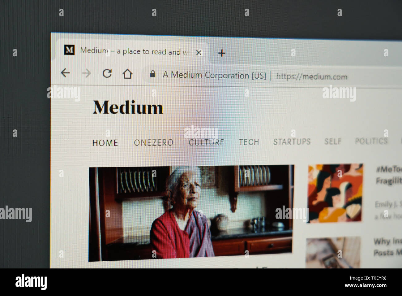 Medium website screen shot hi-res stock photography and images - Alamy