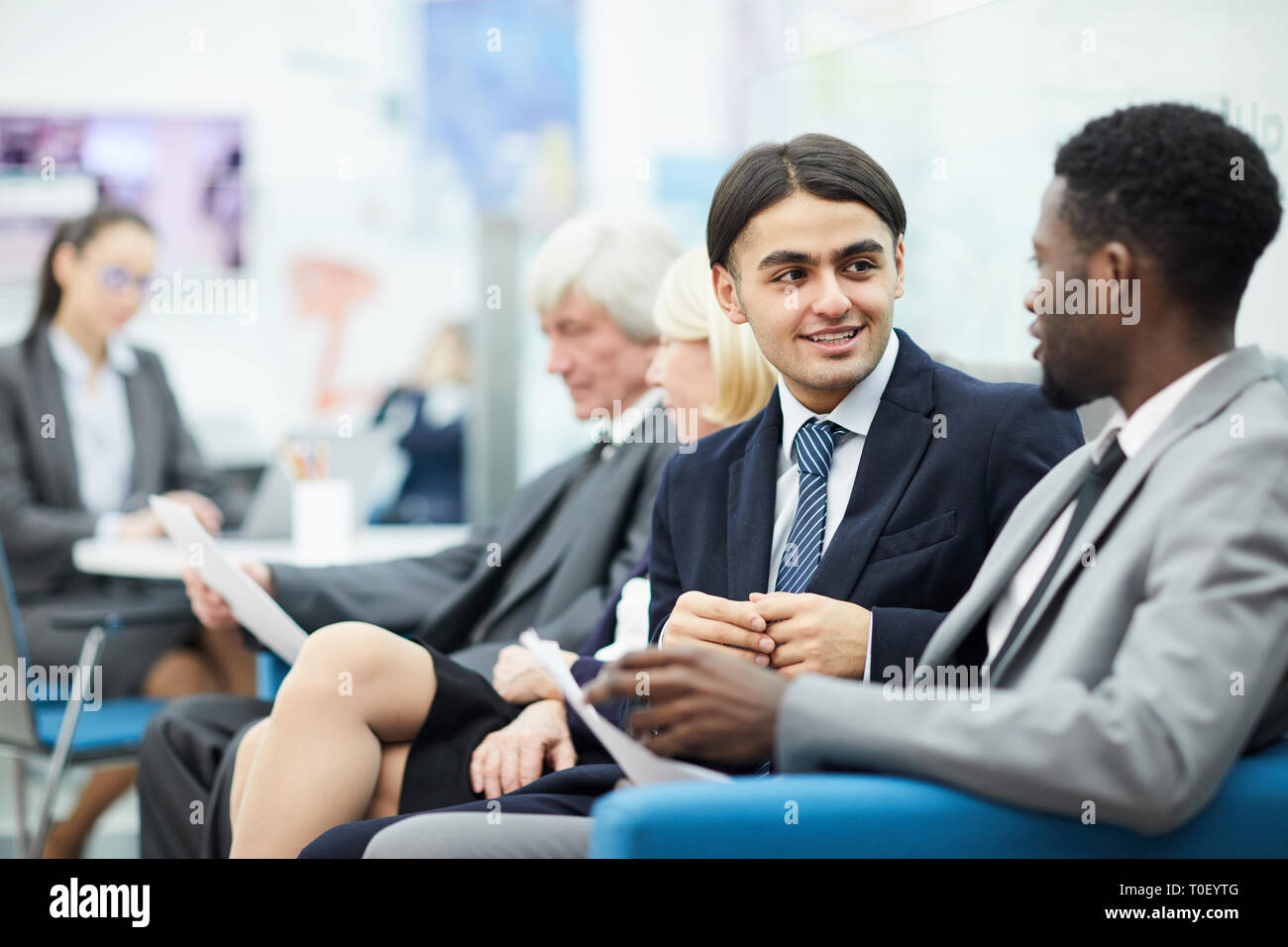 Negotiation talking hi-res stock photography and images - Alamy