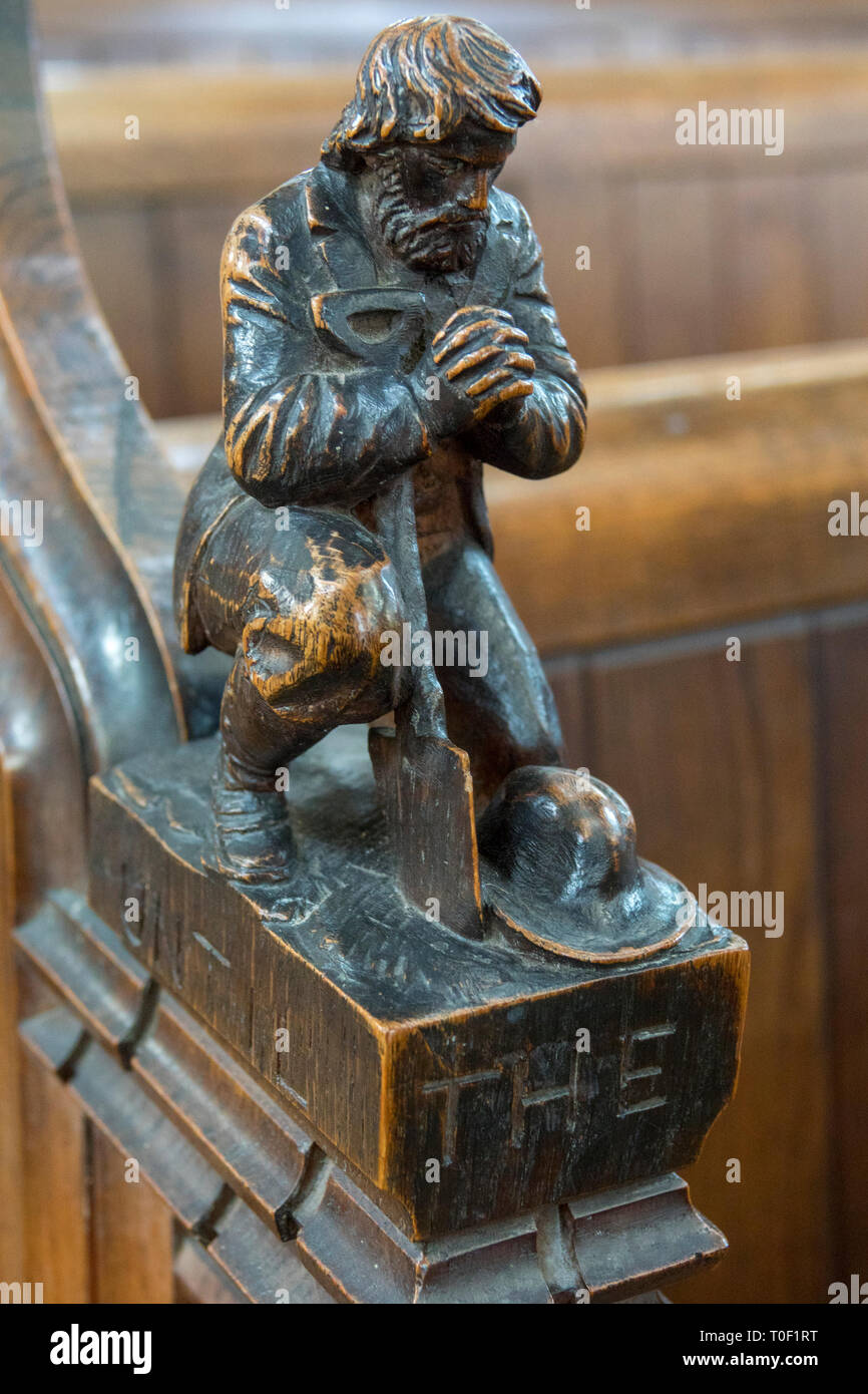 wooden carving, farmer, pilgrim Stock Photo - Alamy