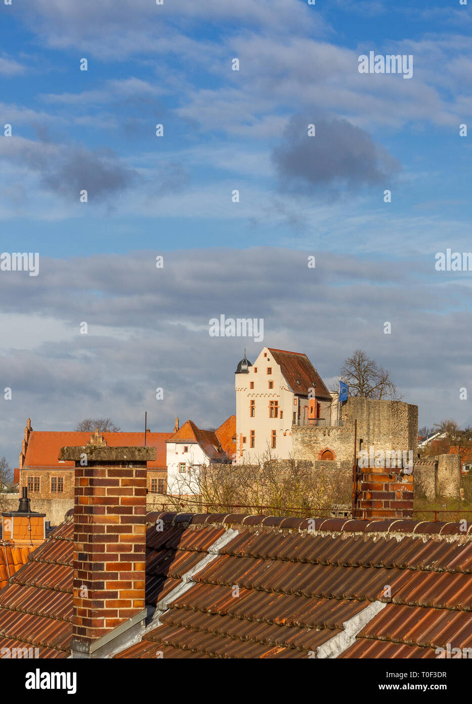 Defensive castle hi-res stock photography and images - Alamy
