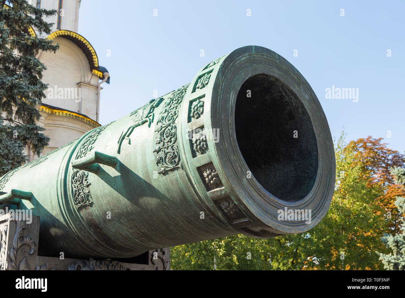 Tzar cannon hi-res stock photography and images - Alamy