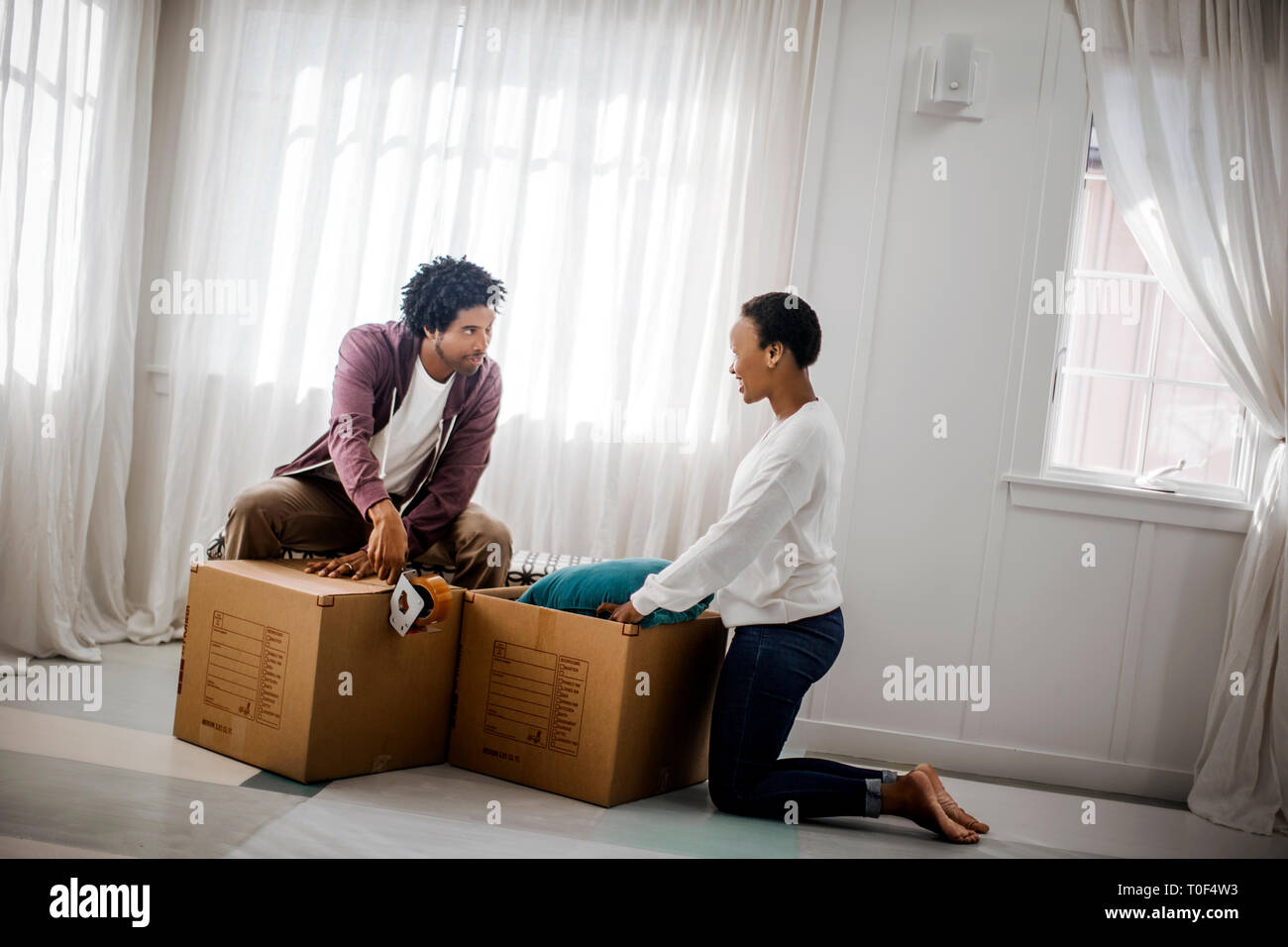 Packing boxes hi-res stock photography and images - Alamy