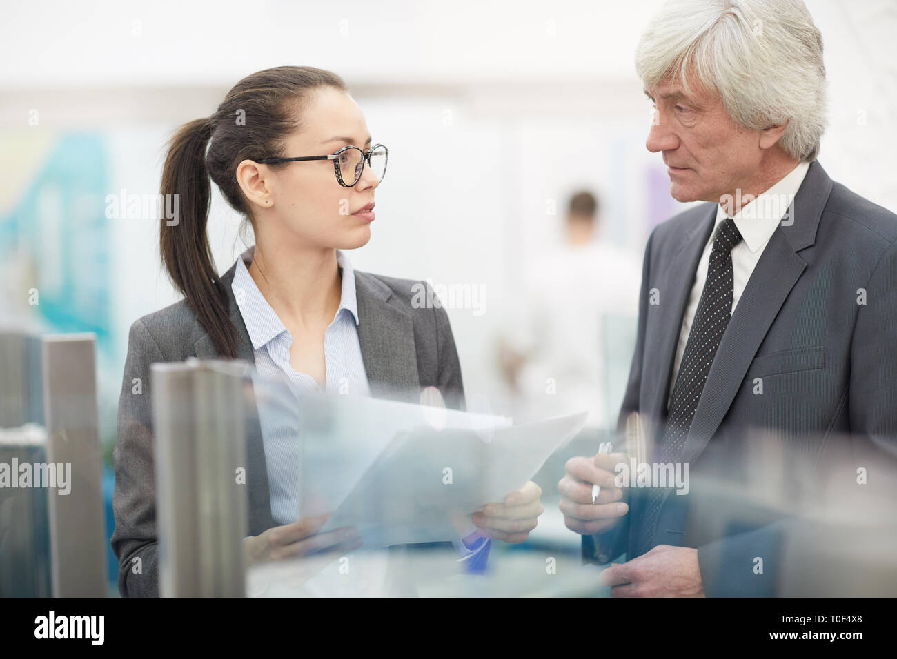Senior management team meeting hi-res stock photography and images - Alamy