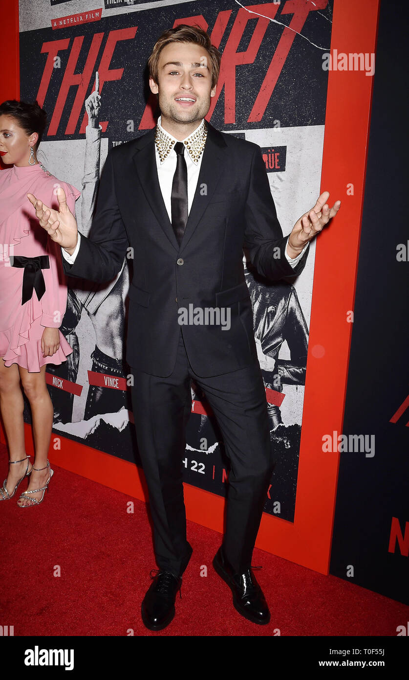 HOLLYWOOD, CA - MARCH 18: Douglas Booth arrives at the Premiere Of ...
