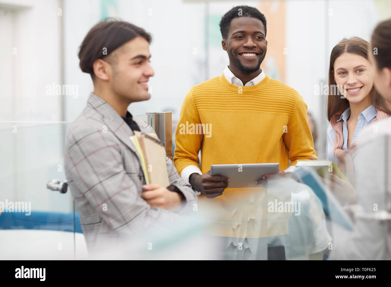 College intern hi-res stock photography and images - Alamy