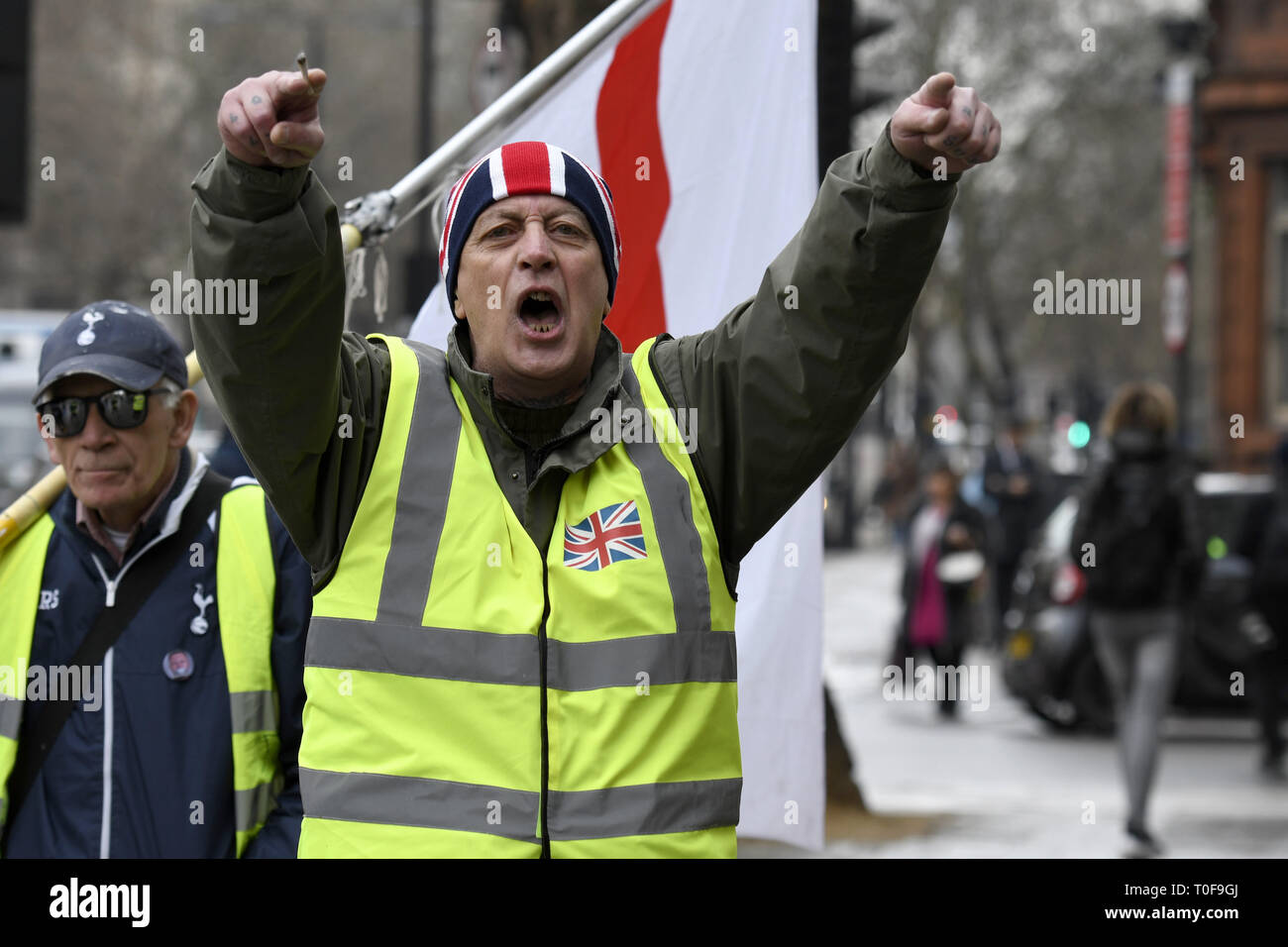 Police officer london yellow vest hi-res stock photography and images ...