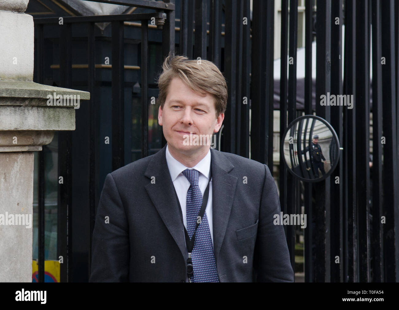 Parliament robin hi-res stock photography and images - Alamy
