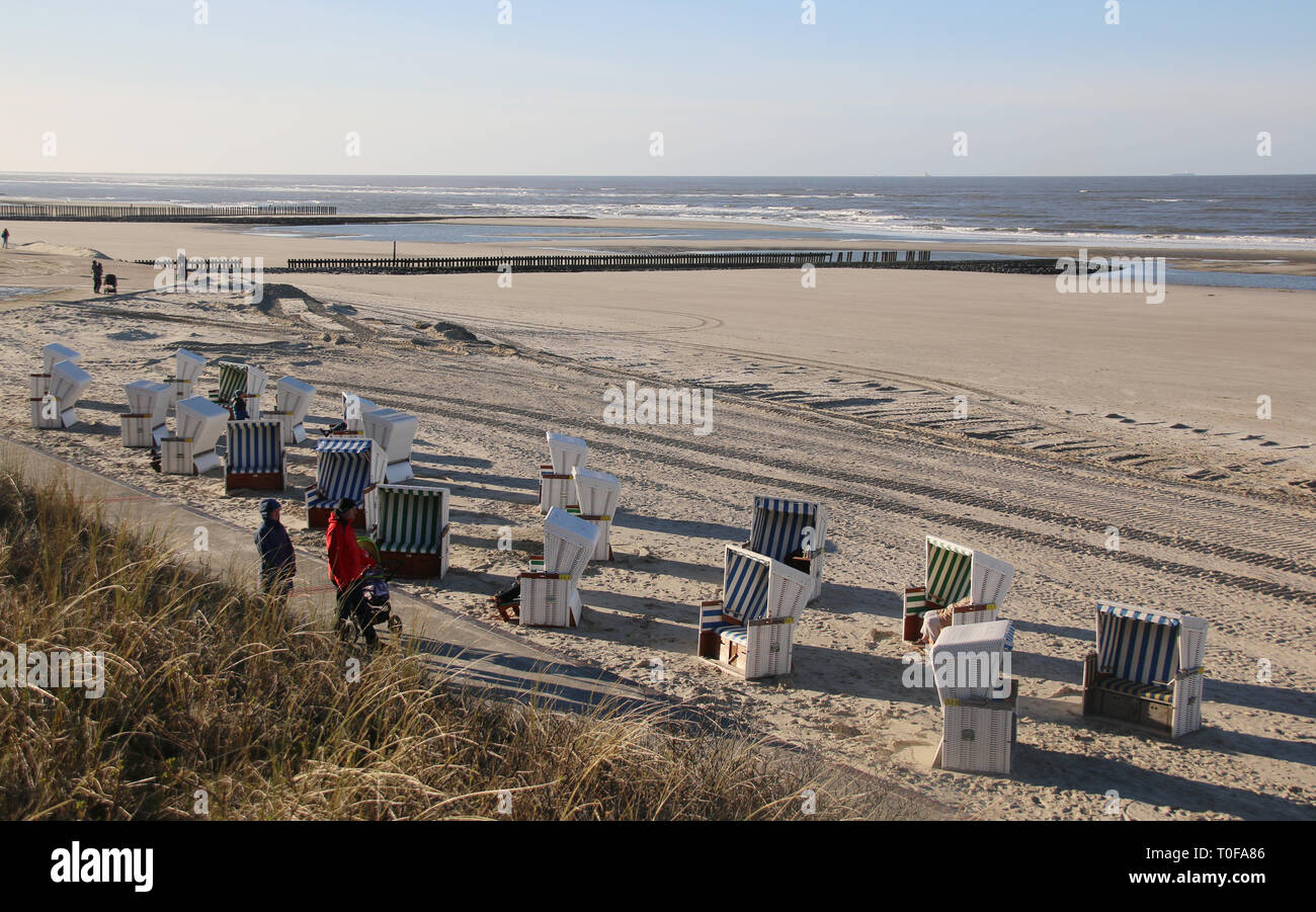 Wangerooge, Germany. 19th Mar, 2019. When the sky was blue, visitors ...