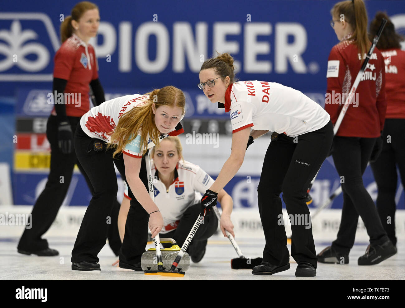 Zcurling hi-res stock photography and images - Alamy