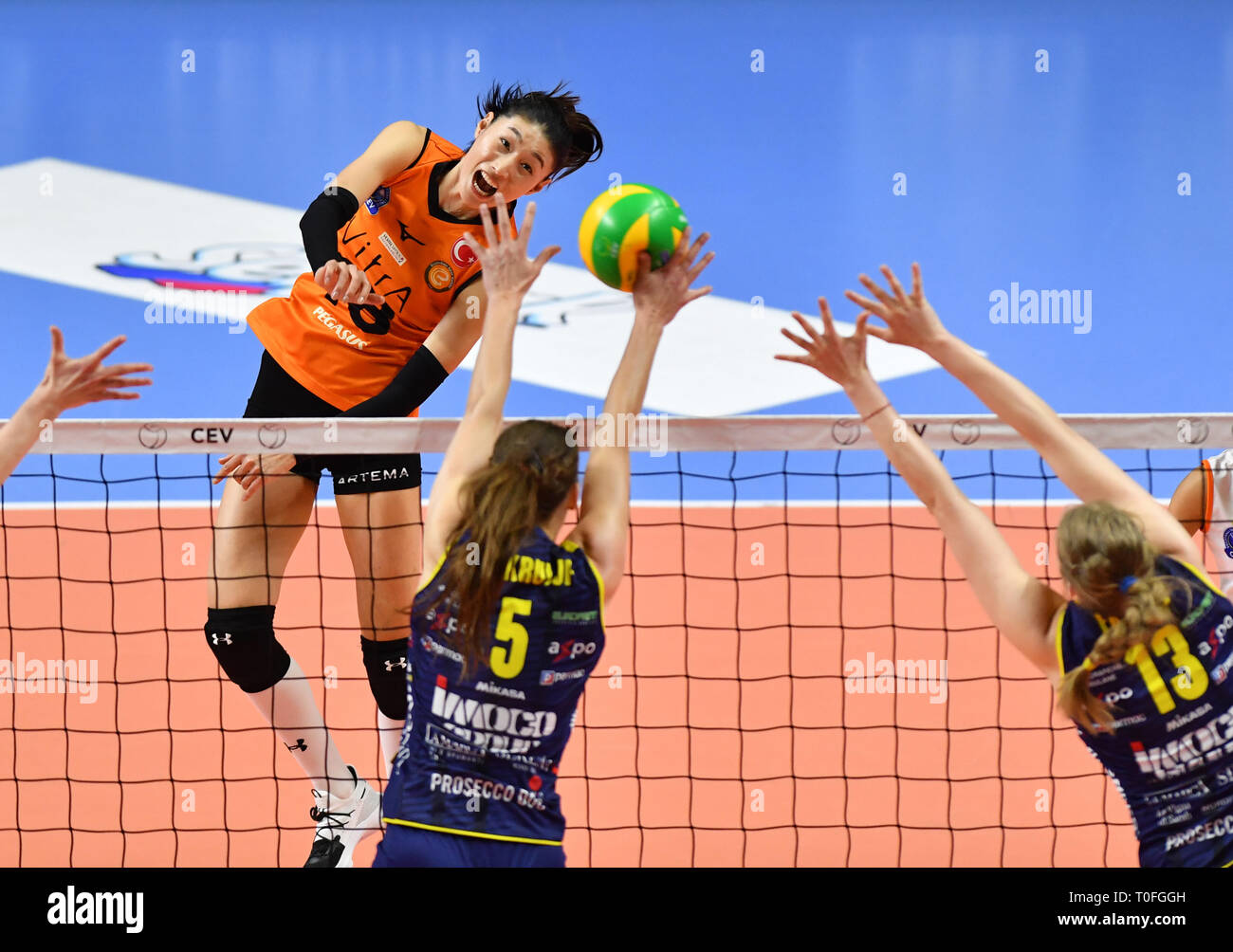 Kim yeon koung top spikes ball hi-res stock photography and images - Alamy