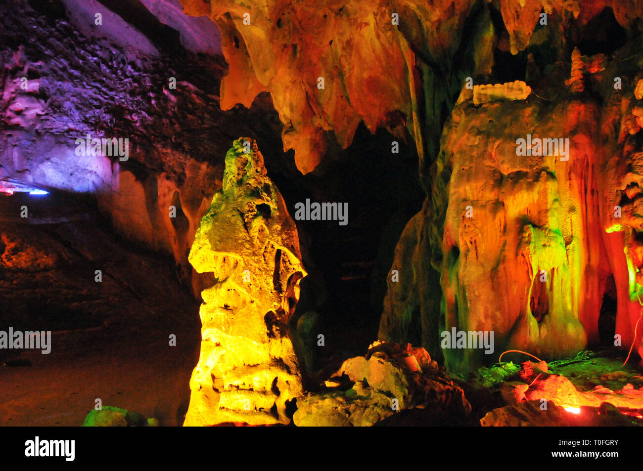 Guilin, Guilin, China. 20th Mar, 2019. Guilin, CHINA-The Reed Flute ...