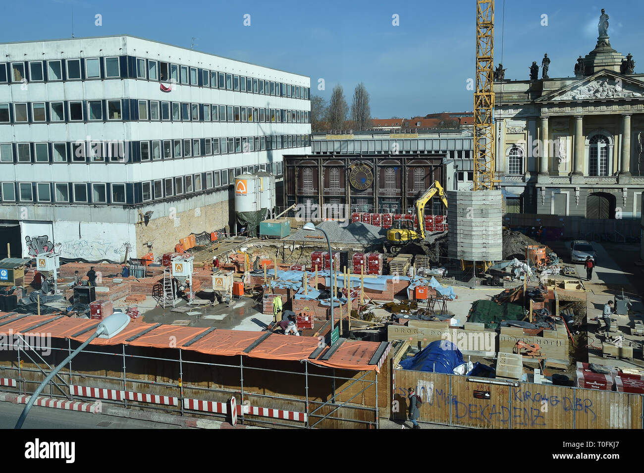 Potsdam, Germany. 20th Mar, 2019. The first brick layers were used for ...
