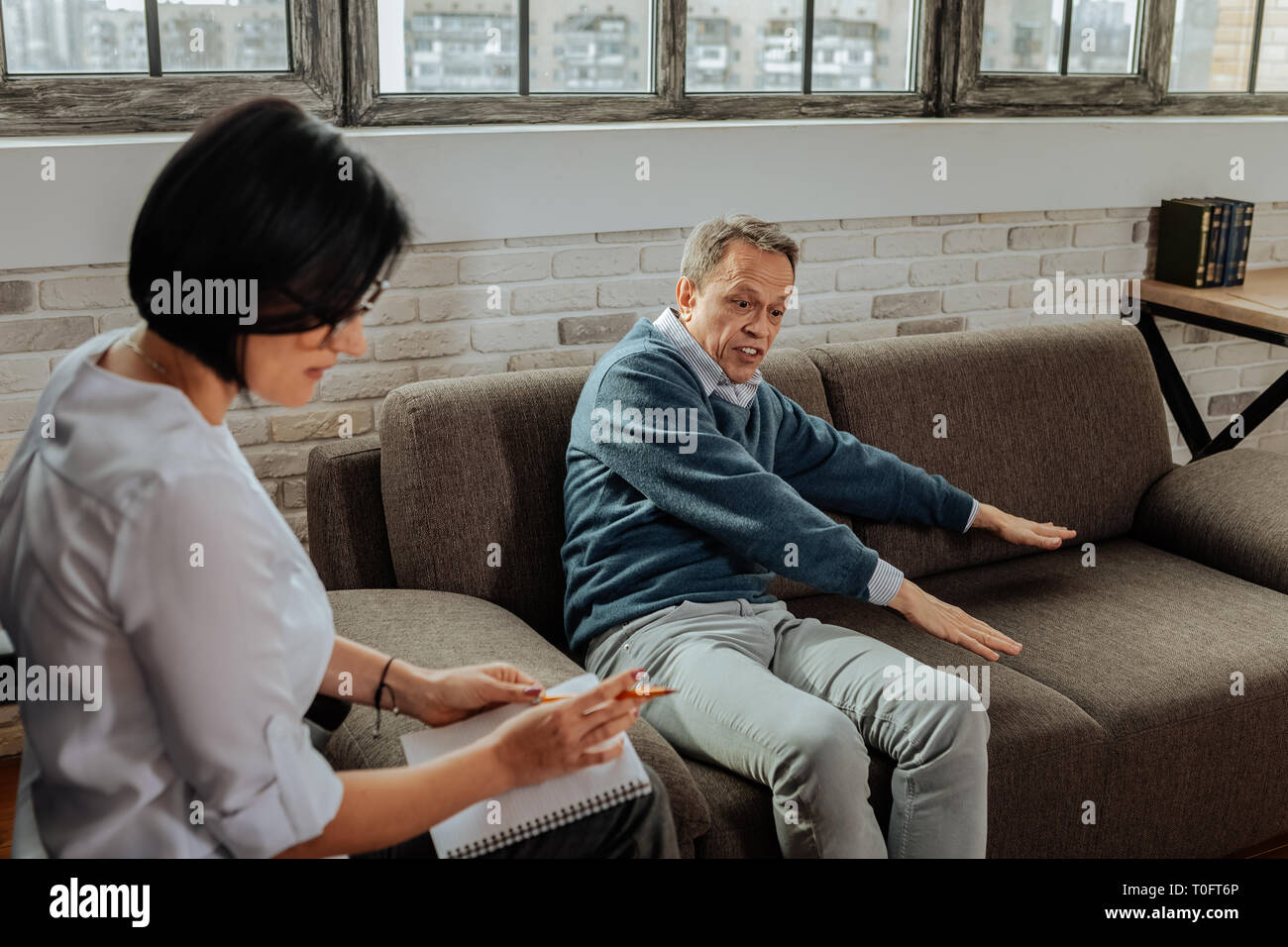 Man solve problems hi-res stock photography and images - Alamy