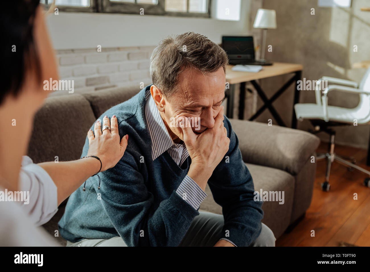 Old man crying hi-res stock photography and images - Alamy