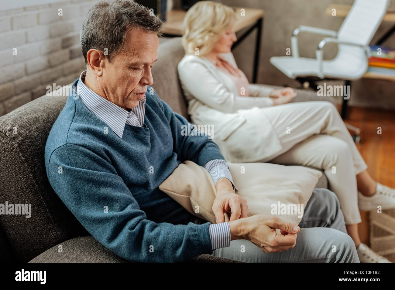 Confused old man hi-res stock photography and images - Alamy