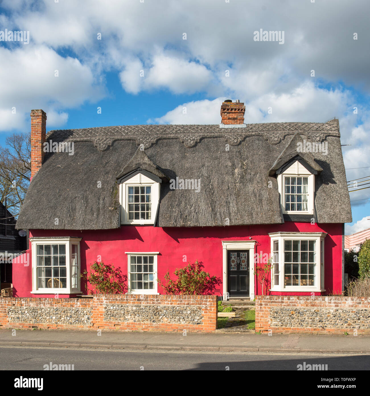 Old thatched cottages in picturesque hi-res stock photography and ...