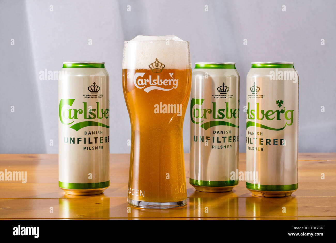 Carlsberg Unfiltered Pilsener beer in cans Stock Photo - Alamy