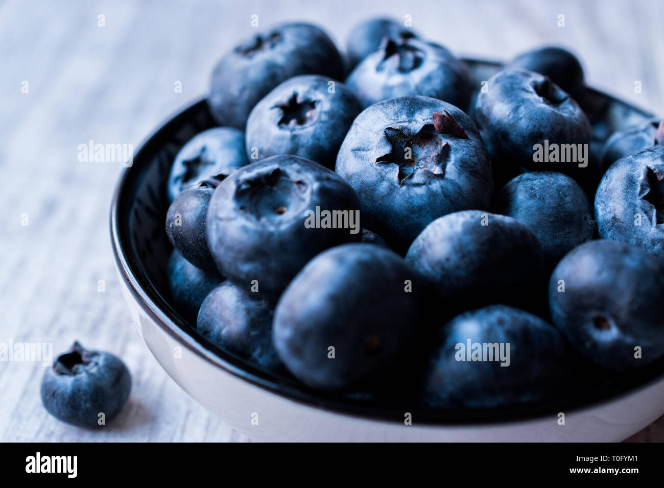 Blueberries / Fresh Raw Organic Berries or Blueberry Ready to Eat Stock ...