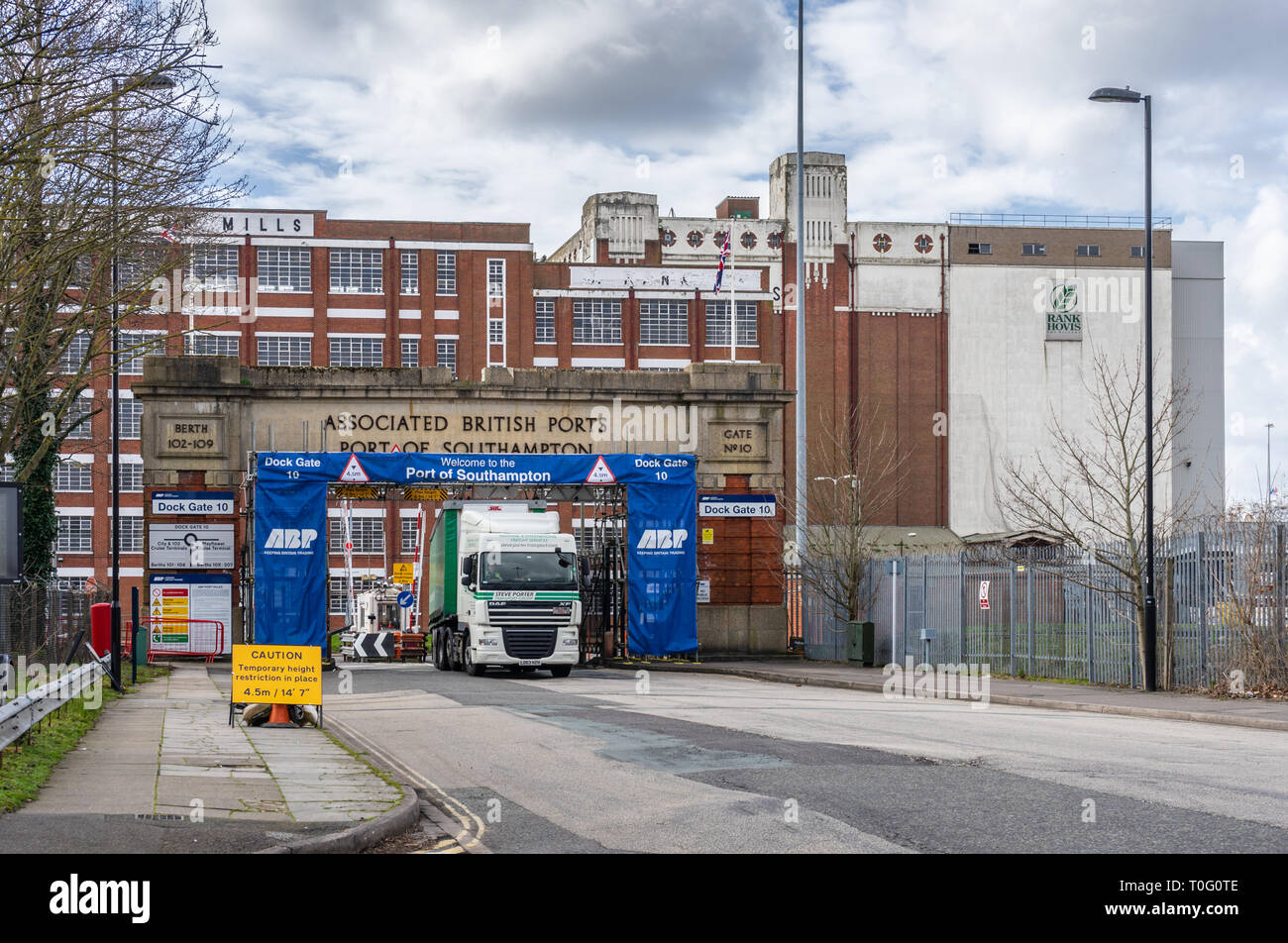 Associated british ports southampton hi-res stock photography and ...