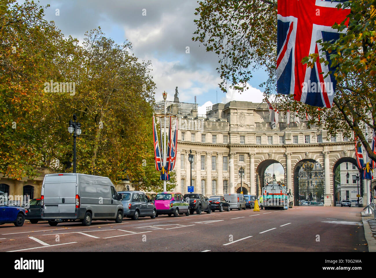 London, UK, 30 October 2012: Buckingham Palace Road Stock Photo - Alamy