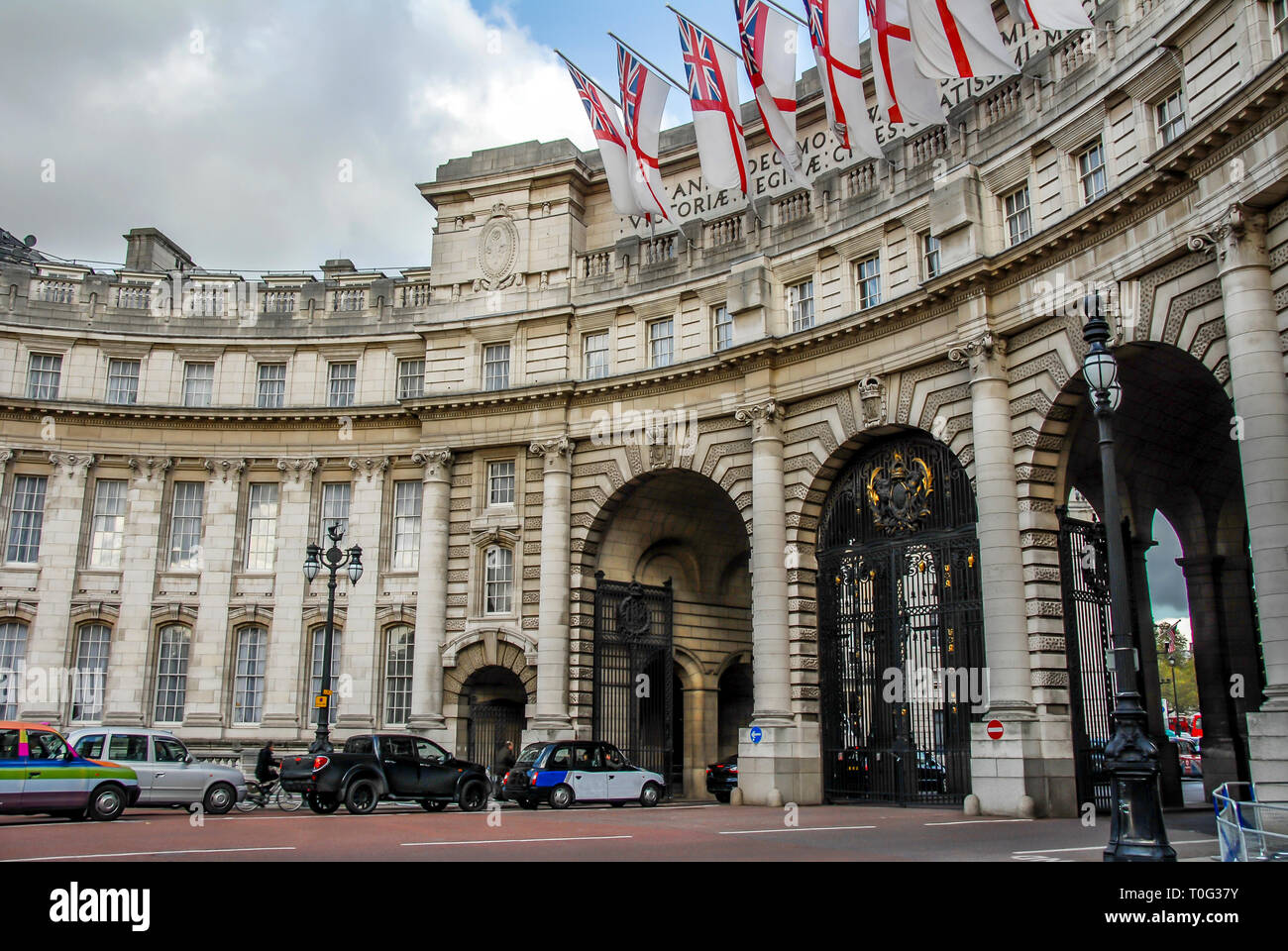 Buckingham place road hi-res stock photography and images - Alamy