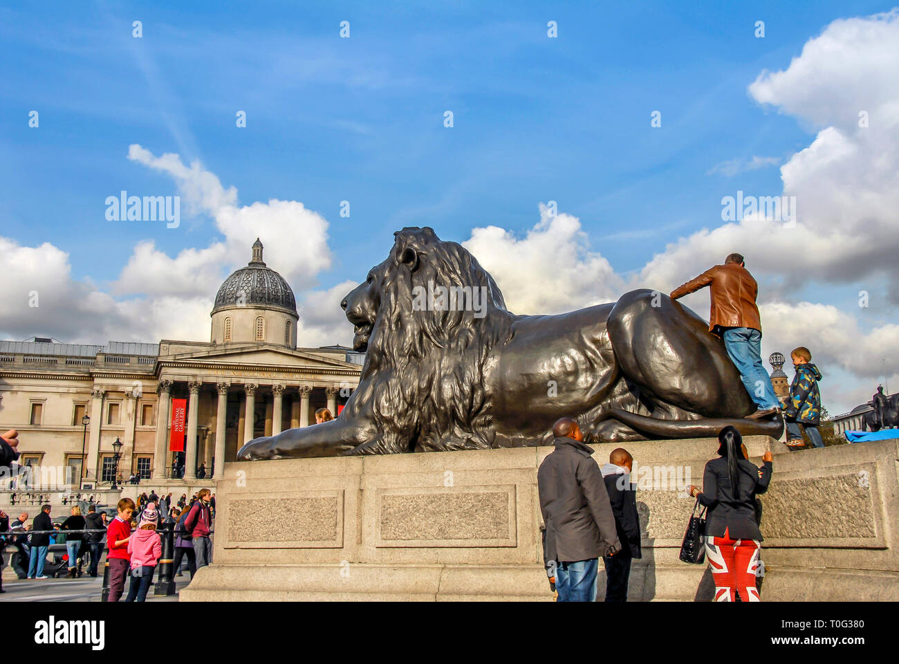 Eros statue trafalgar square hi-res stock photography and images - Alamy