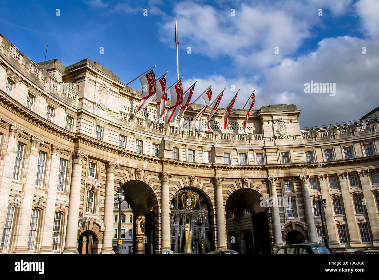 London, UK, 30 October 2012: Buckingham Palace Road Stock Photo - Alamy