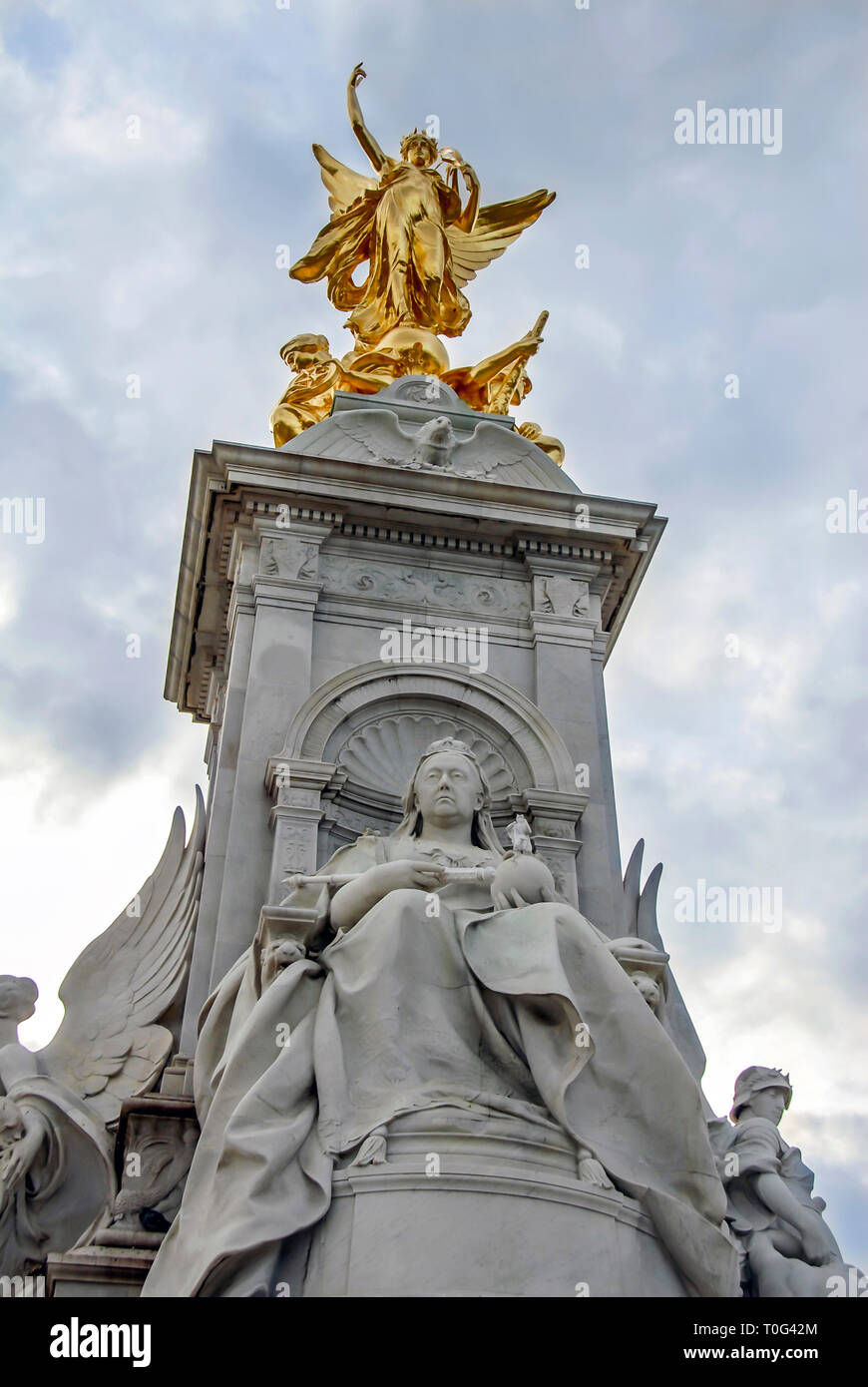 London, UK, 30 October 2012: The Queen Victoria Memorial Stock Photo - Alamy