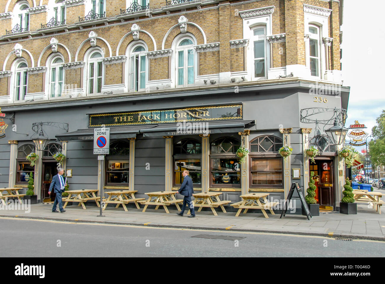 The angel pub london hi-res stock photography and images - Alamy