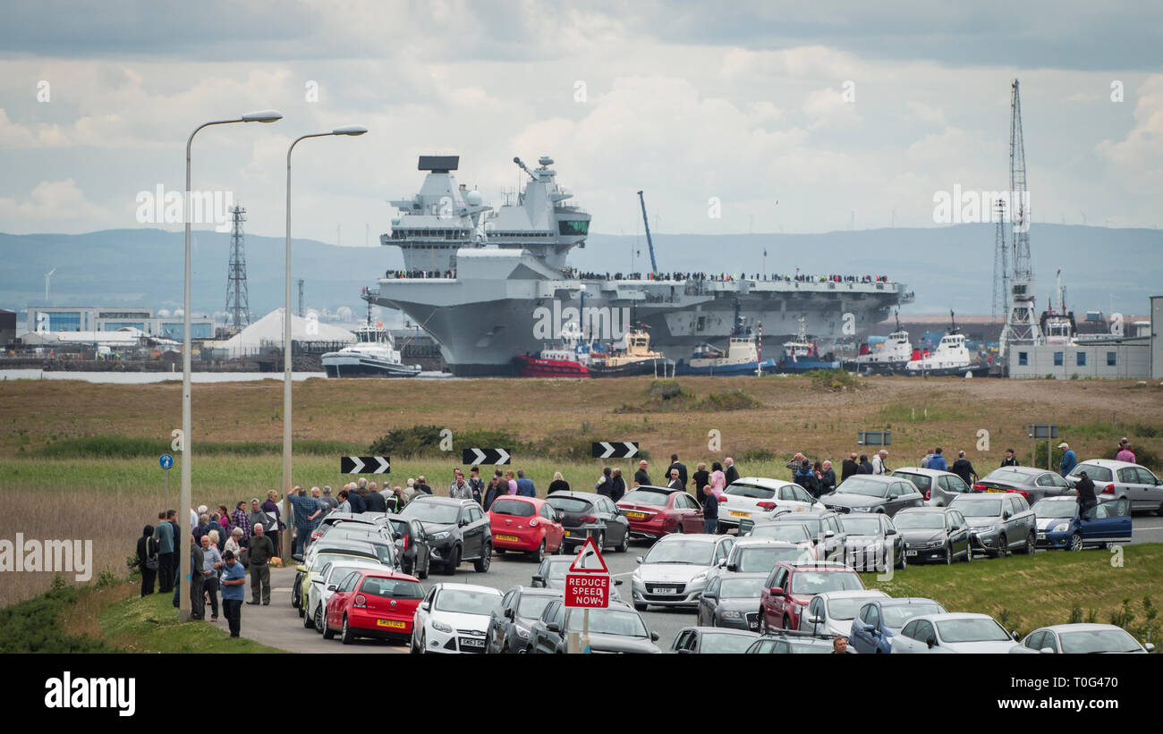 HMS Queen Elizabeth departing Rosyth Dock for the first time for Sea ...