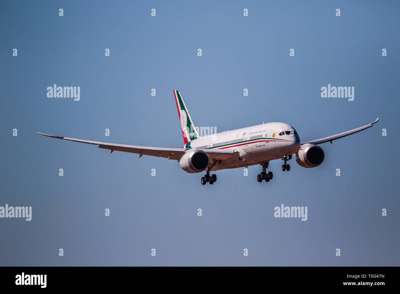 Primer vuelo del nuevo avión presidencial llamado Jose Maria Morelos ...