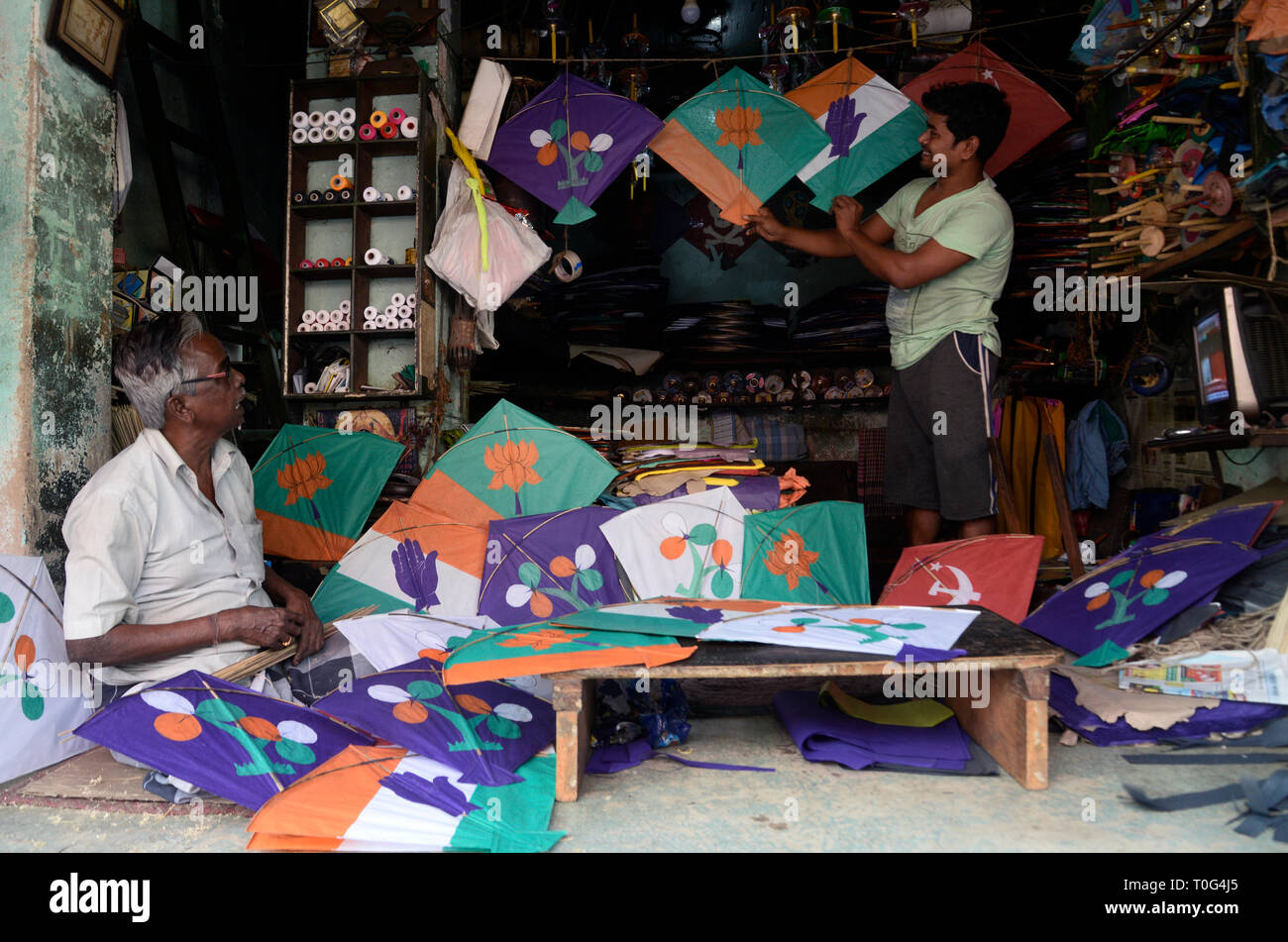 Kolkata, India. 19th Mar, 2019. Kite maker prepares Kite with the ...