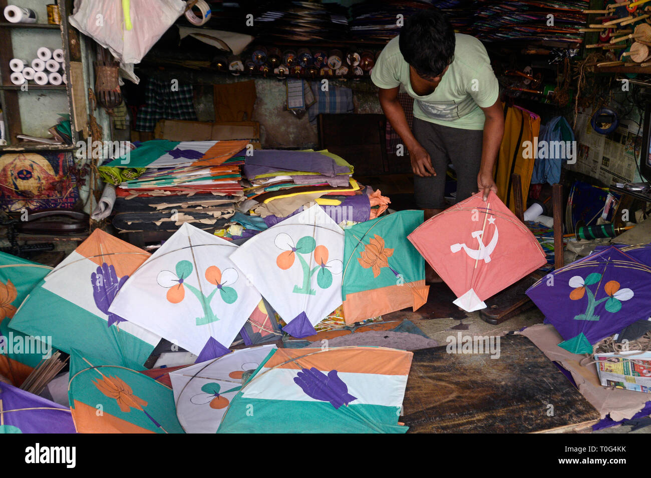 Kolkata, India. 19th Mar, 2019. Kite maker prepares Kite with the ...