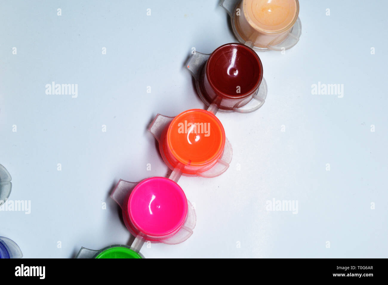 Color tin hi-res stock photography and images - Alamy