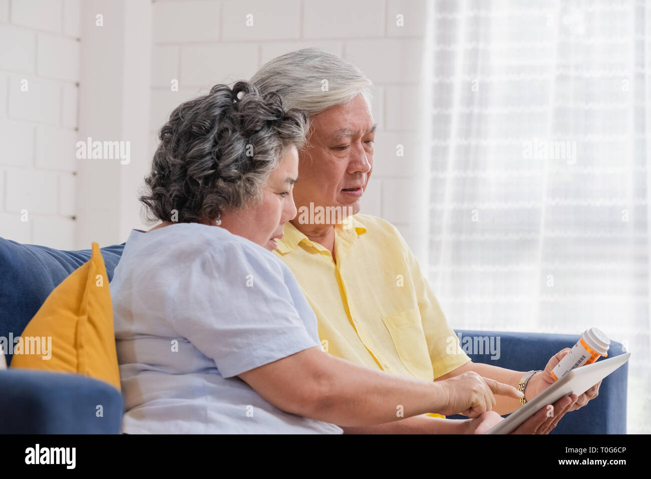 Asian senior hi-res stock photography and images - Alamy