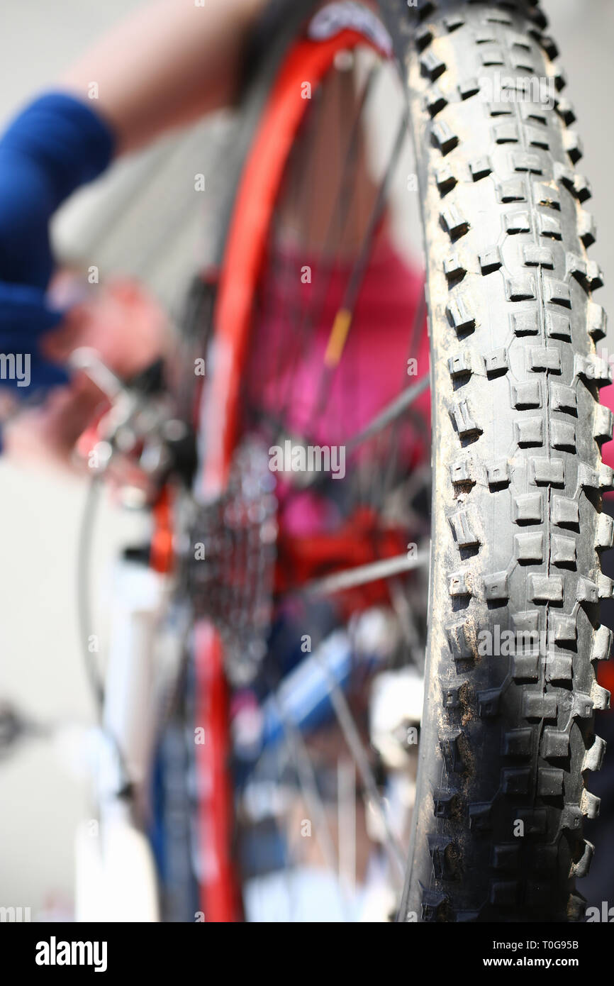 Bicycle workshop logo hi-res stock photography and images - Alamy