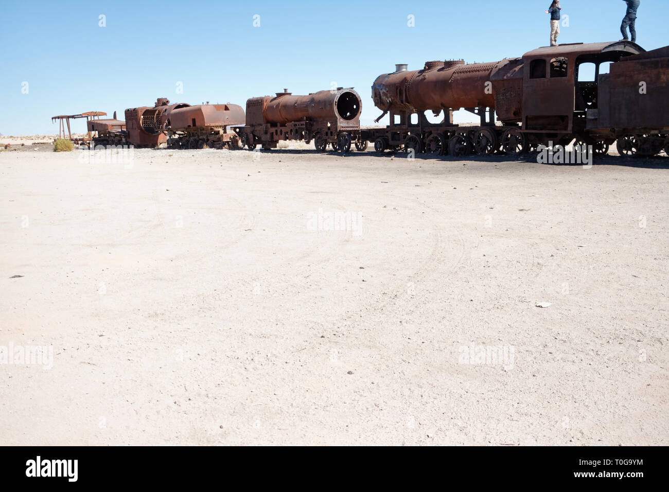 Cemeterio de trenes (Train cemetery) in Uyuni Stock Photo - Alamy
