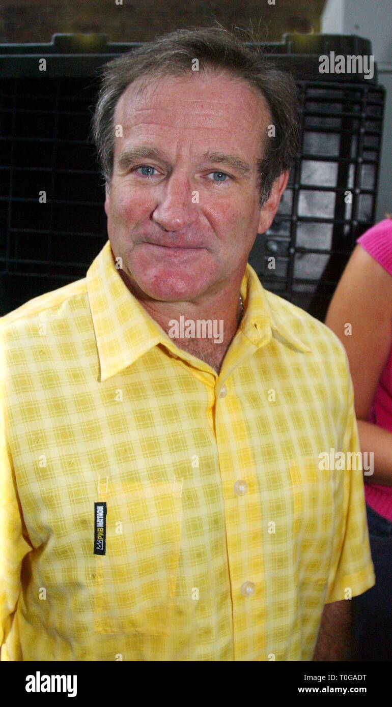 ROBIN WILLIAMS LIVE ON BROADWAY AT THE BROADWAY THEATRE IN NEW YORK ...