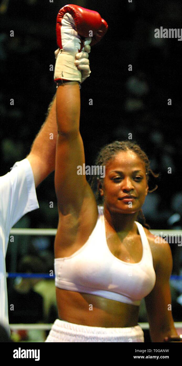 Laila ali 2002 hi-res stock photography and images - Alamy