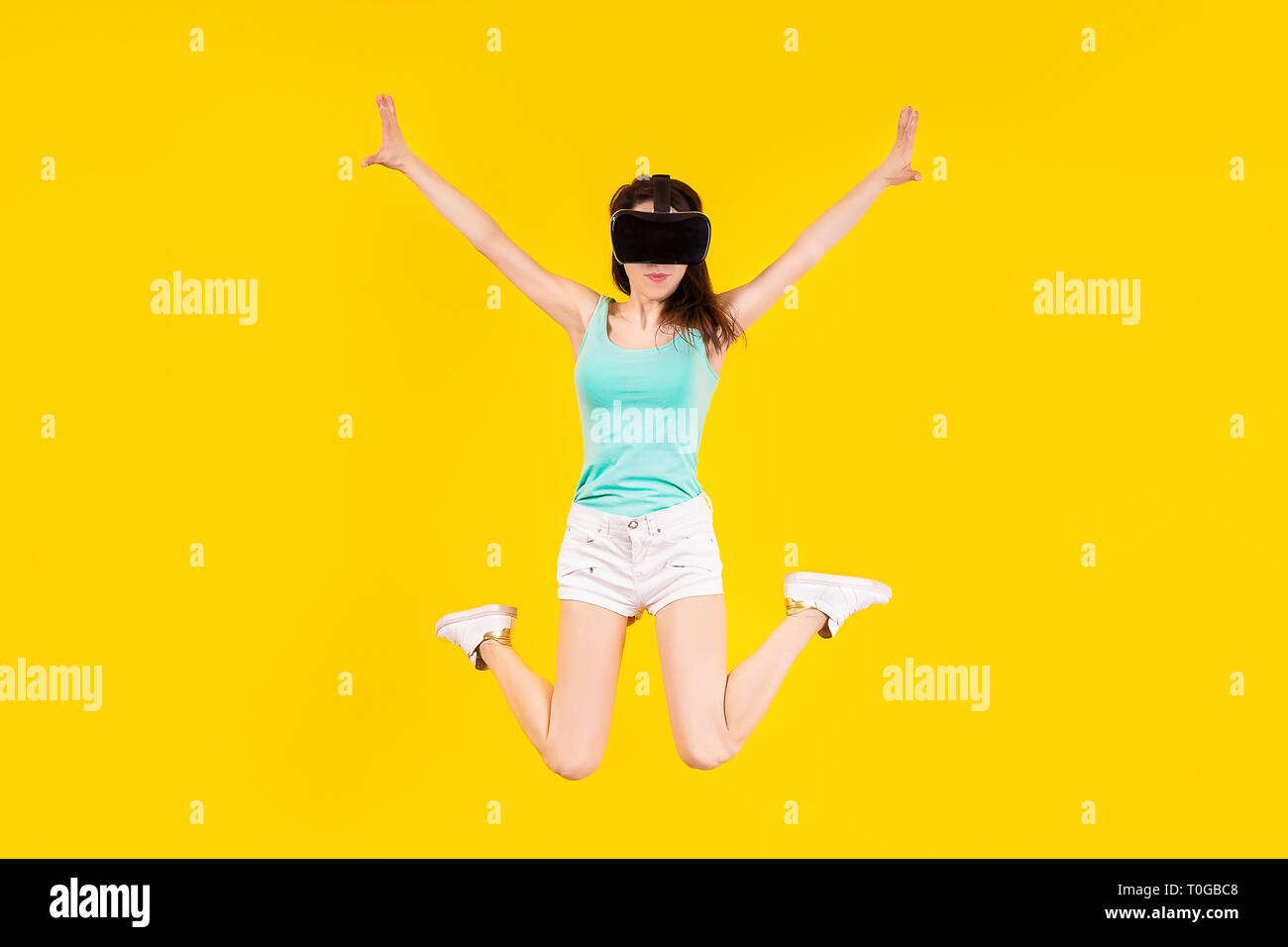 Yellow background simulation hi-res stock photography and images - Alamy