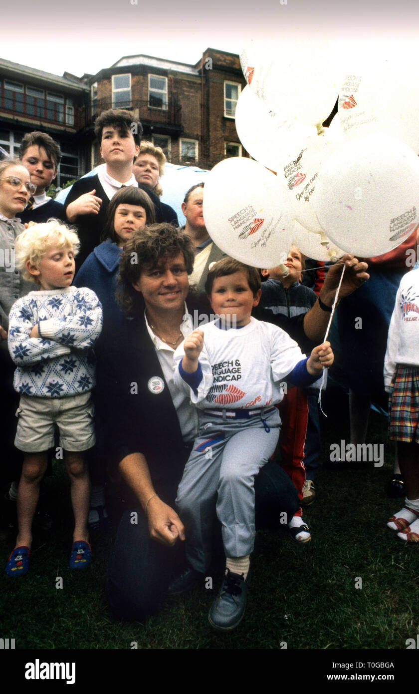 Rock musician Bev Bevan with kids at Birmingham Childrens Hospital for ...