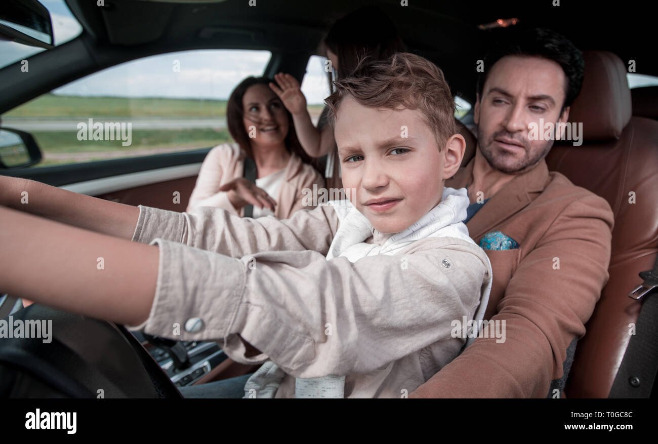 parents with young children sitting in the car Stock Photo - Alamy