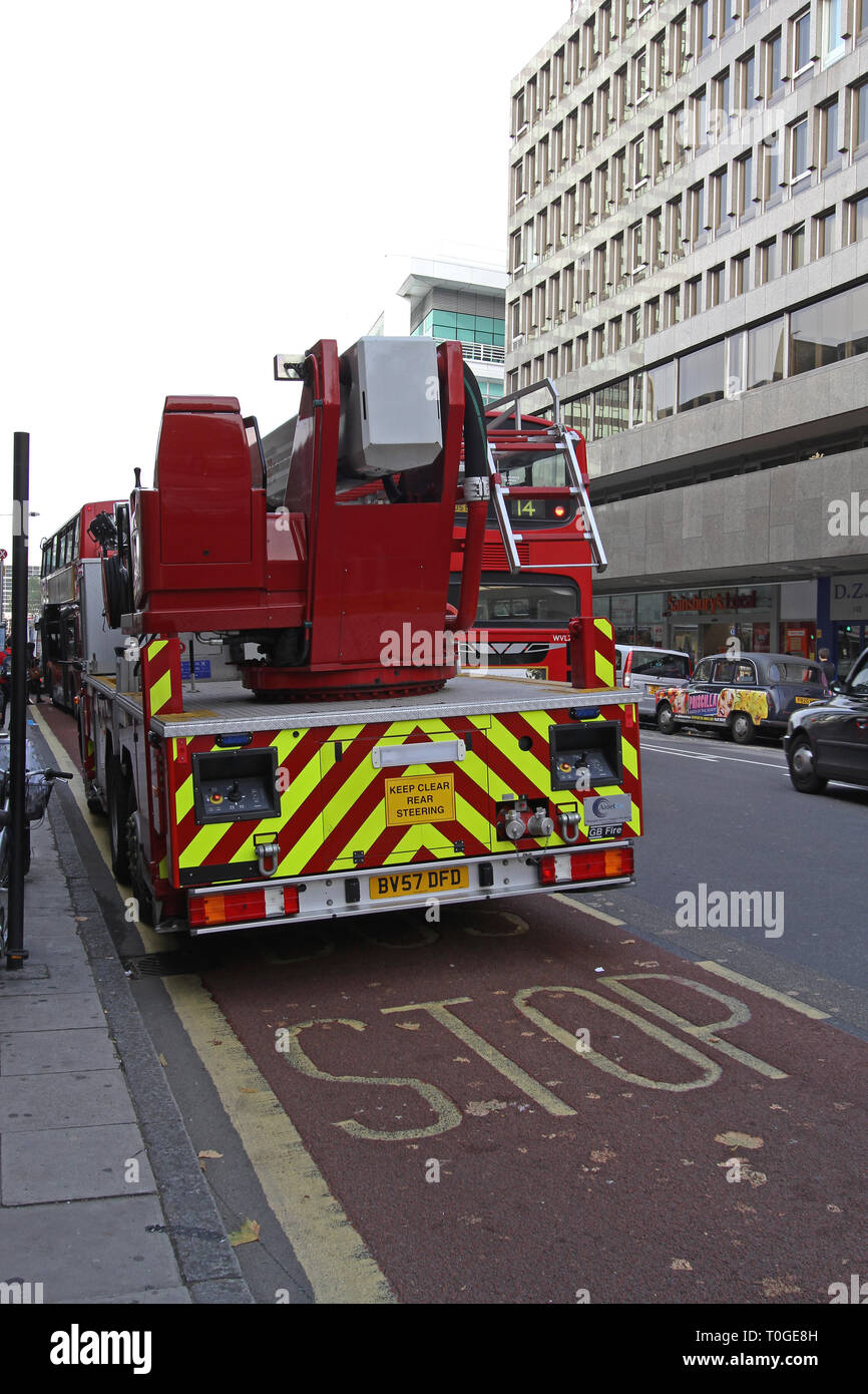 London fire engine 2010 hi-res stock photography and images - Alamy