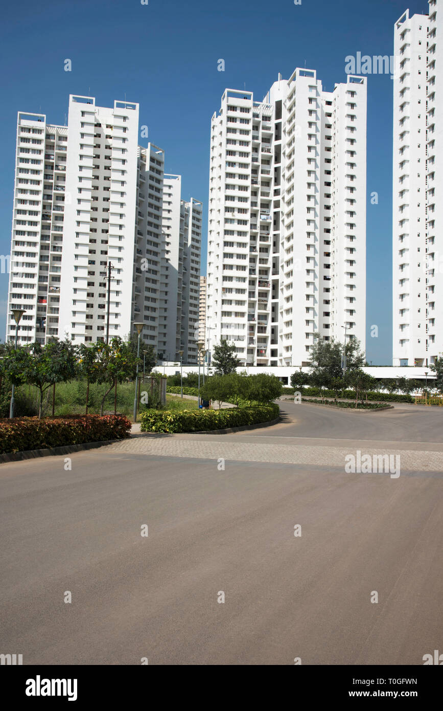 Steel frame high rise office hi-res stock photography and images - Alamy