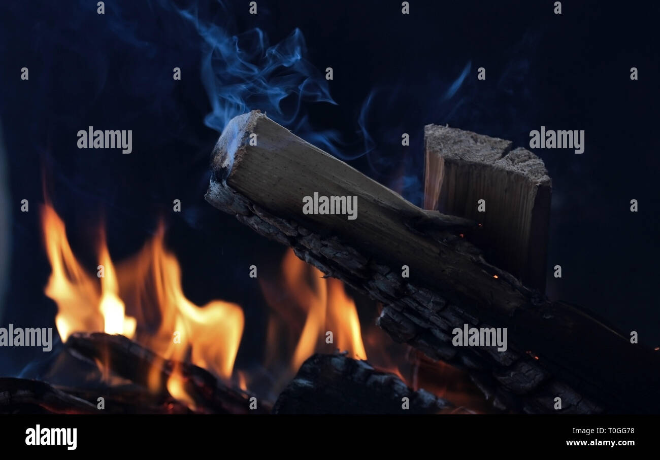 Flaming firewood hi-res stock photography and images - Alamy