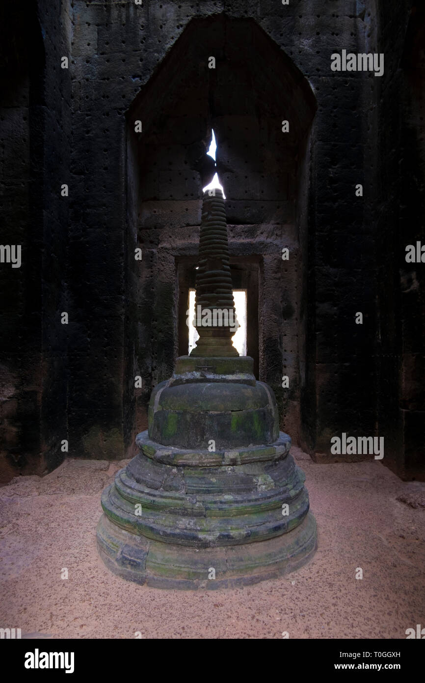 A round stupa at the Khmer Preah Khan temple at Angkor in Siem Reap ...
