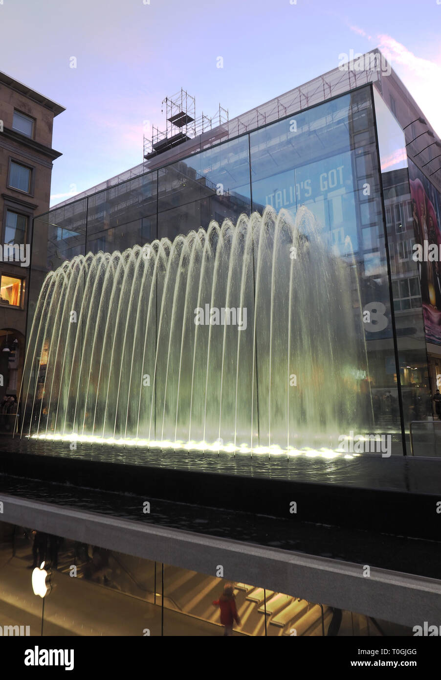 Apple store milan exterior hi-res stock photography and images - Alamy