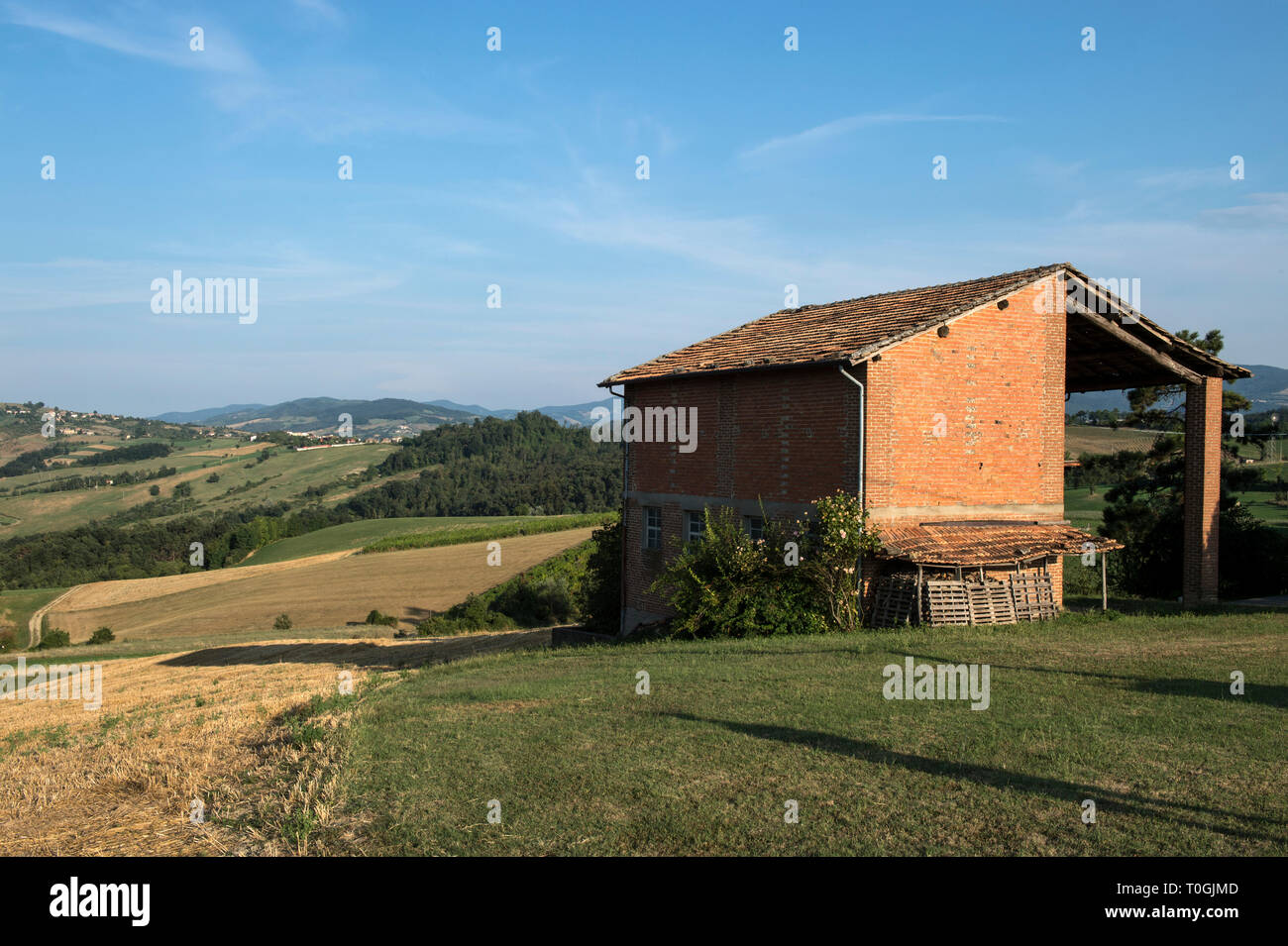Italy, Lombardy, Oltrepo Pavese, Torre degli Alberi, countryside Stock ...