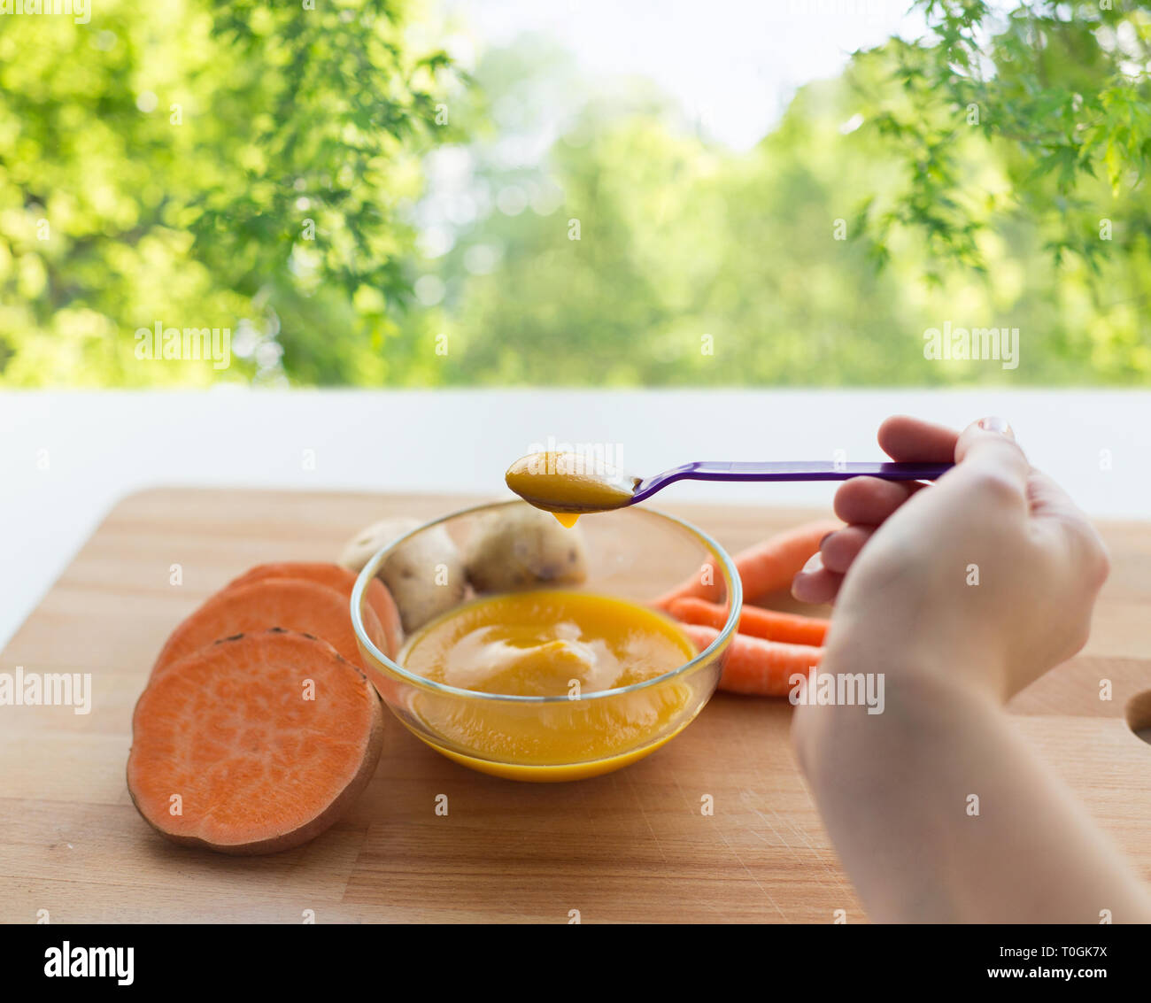Female hand bowl spoon hi-res stock photography and images - Alamy